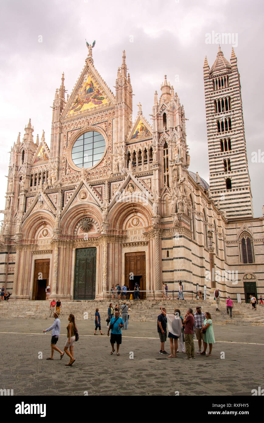 Medieval sanctuary churches hi-res stock photography and images - Alamy