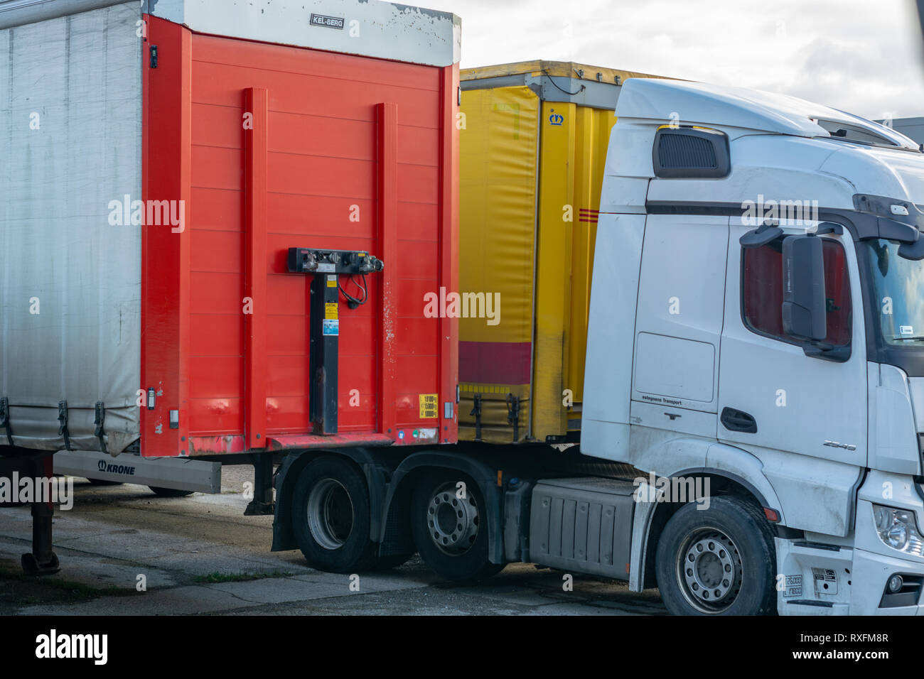 Container tractor trailer truck hi-res stock photography and images - Alamy
