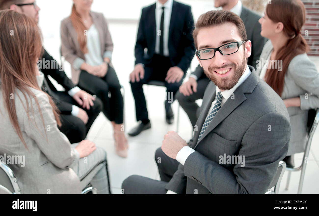 team building coach at a meeting with the business team Stock Photo - Alamy