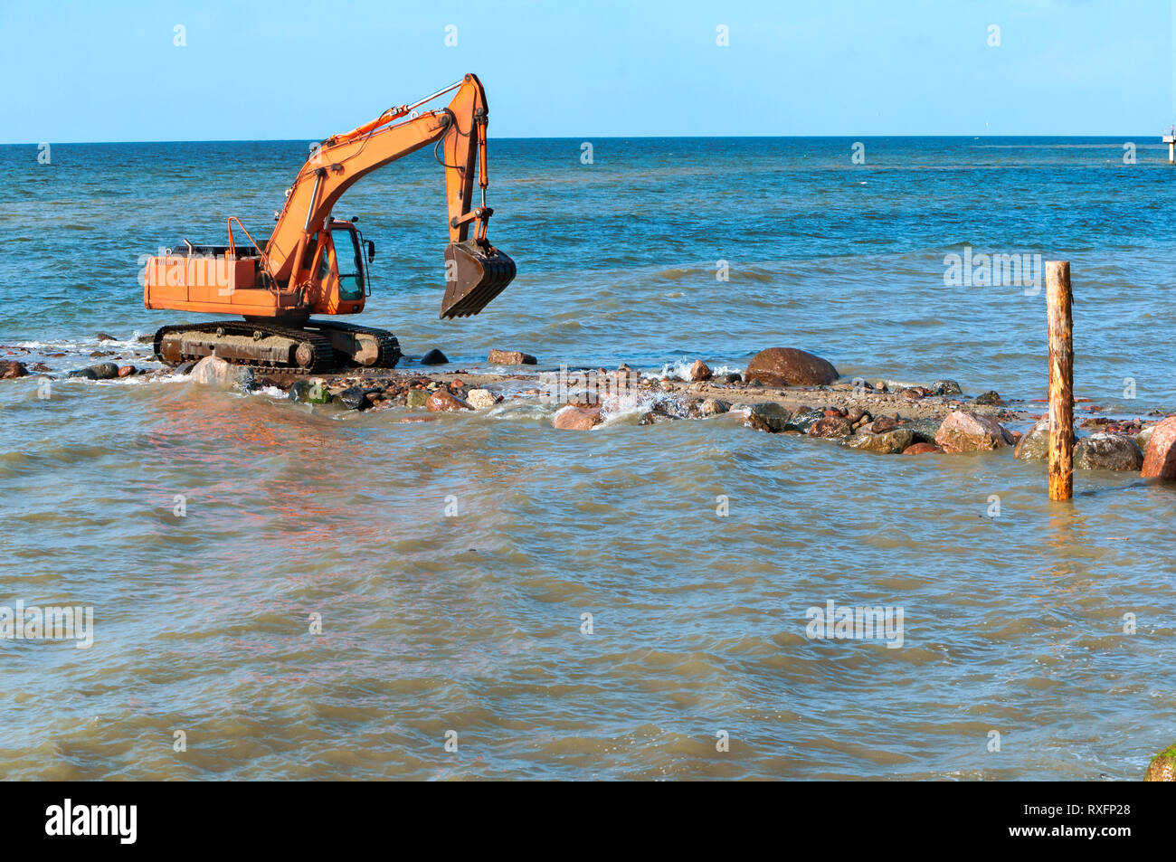 Construction of the breakwater hi-res stock photography and images - Alamy
