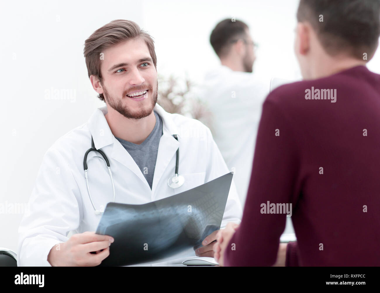 Team doctors working discuss medical hi-res stock photography and ...