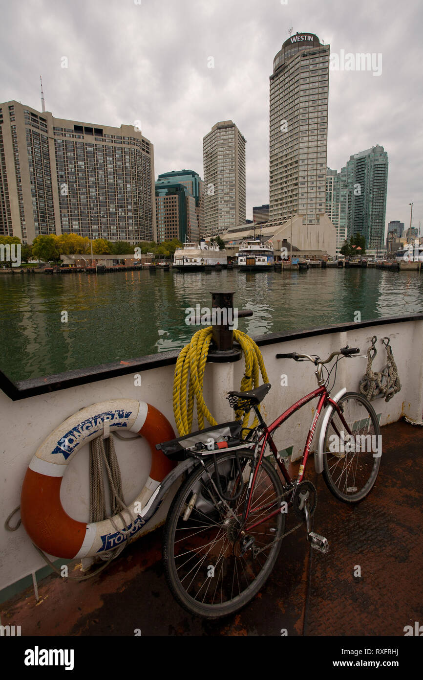Toronto ferry docks hi-res stock photography and images - Alamy