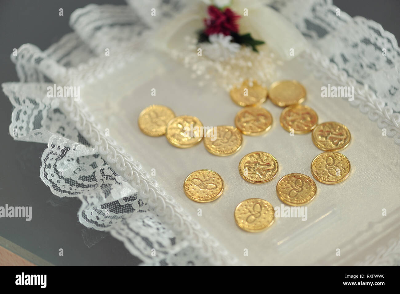 Coin wedding tradition | Beachweddingtips.com