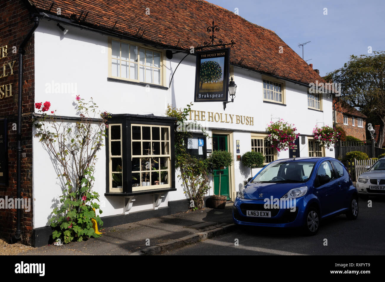 Holly bush pub hi-res stock photography and images - Alamy