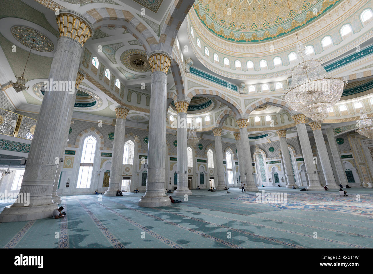 Hazrat sultan mosque interior design hi-res stock photography and ...