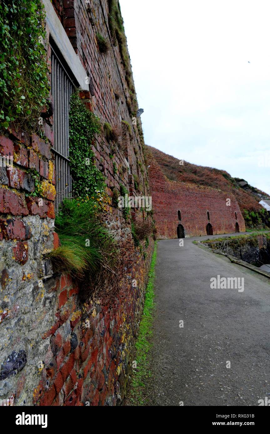Porthgain quarries hi-res stock photography and images - Alamy