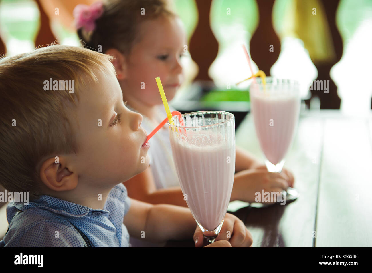Kids drinking milk laughing hi-res stock photography and images - Alamy