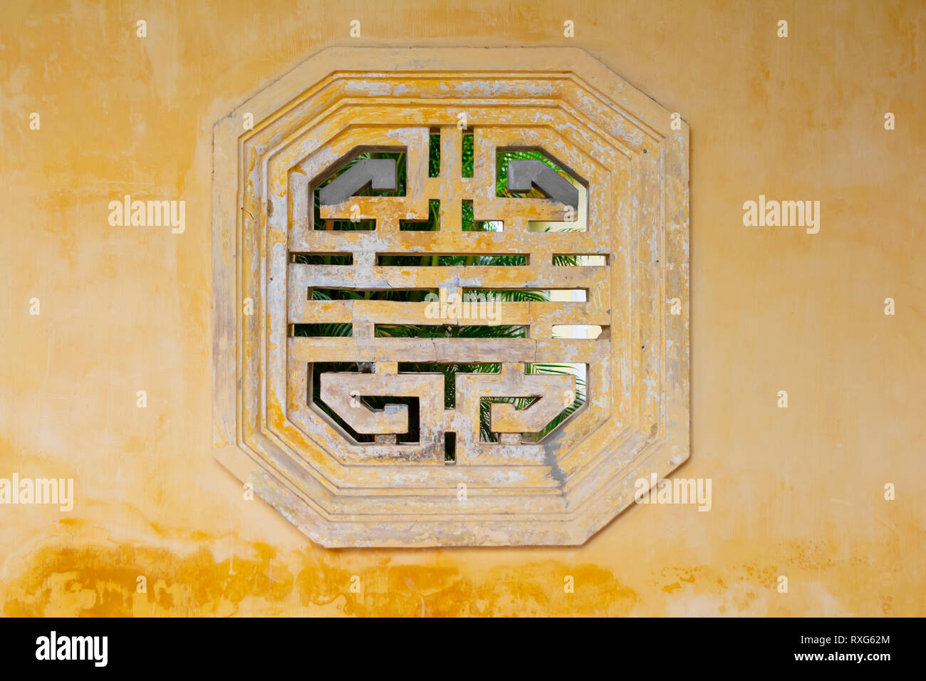 chinese temple ornate window Stock Photo - Alamy