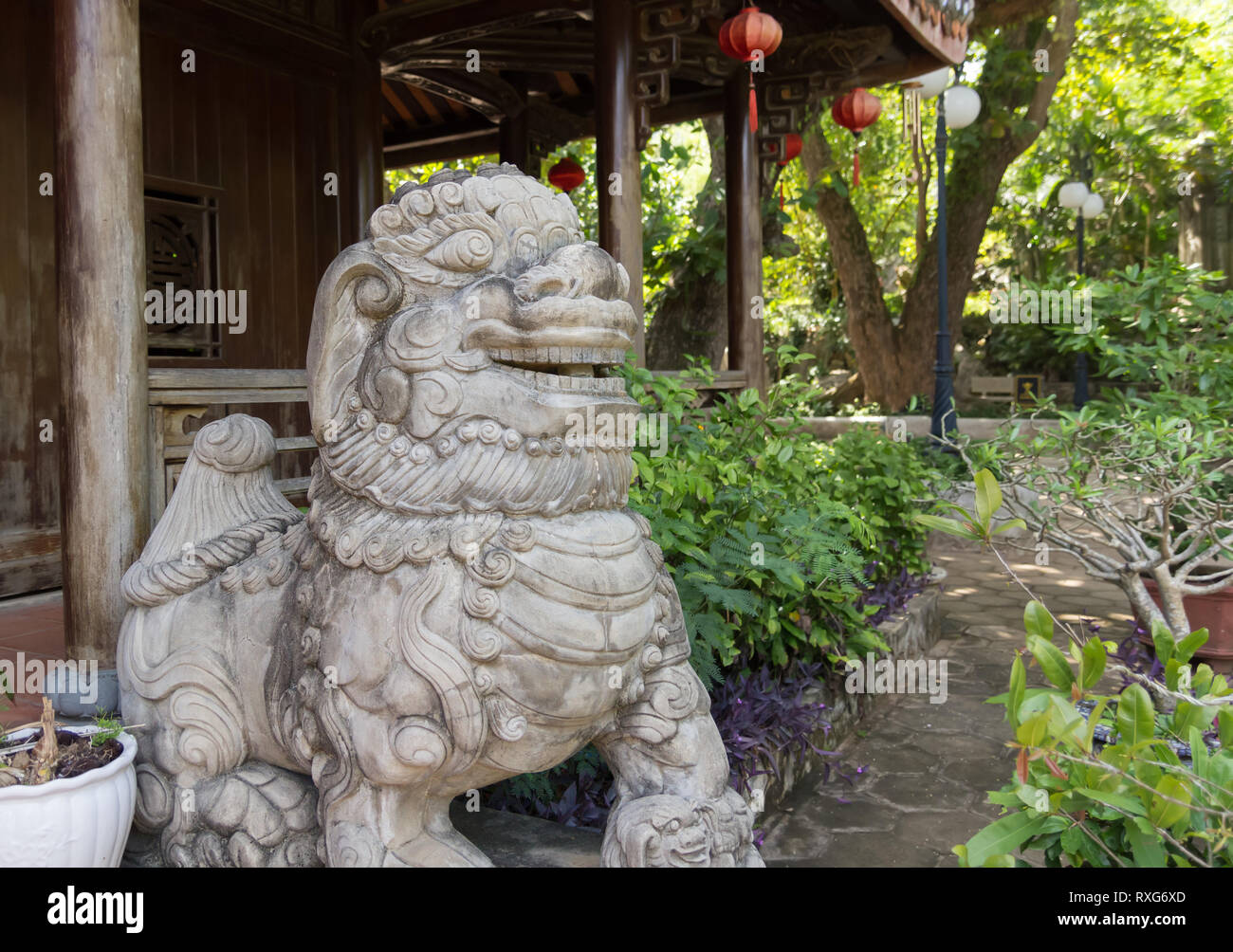 Chinese temple dog hi-res stock photography and images - Alamy