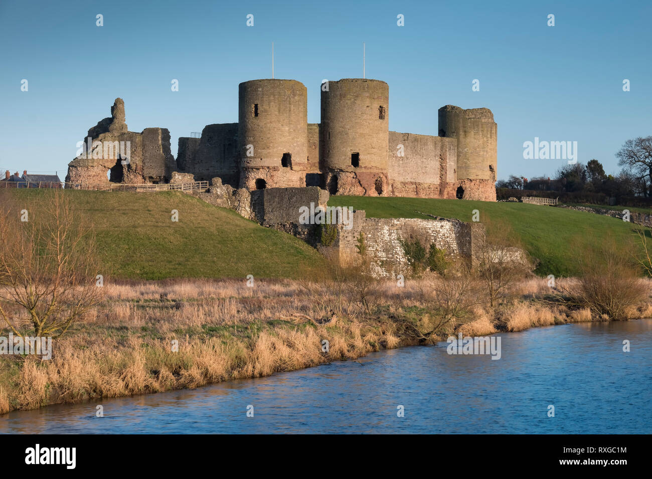 Ruined rhuddlan castle hi-res stock photography and images - Alamy
