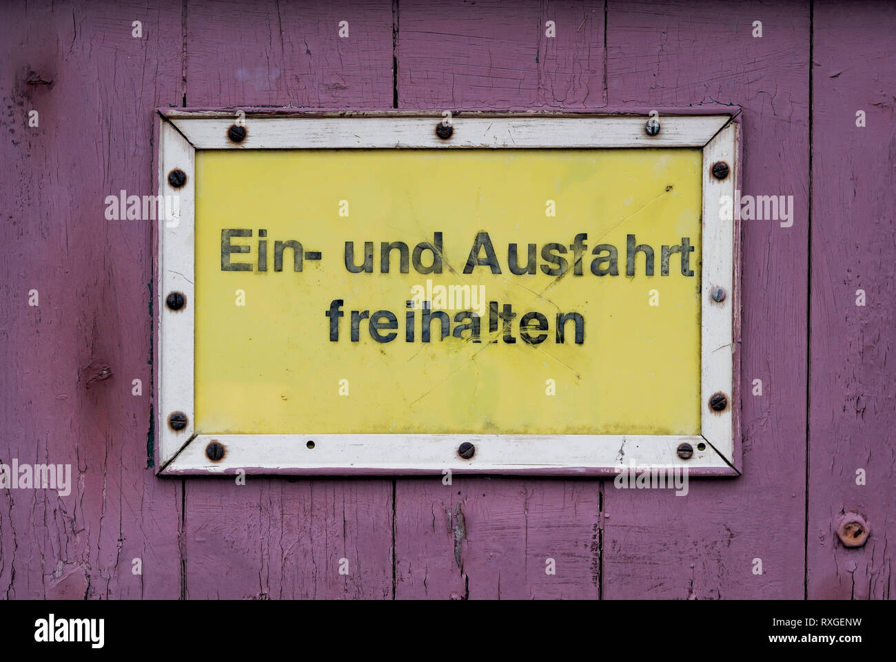 Sign with the inscription "Please keep entry and exit clear Stock Photo ...