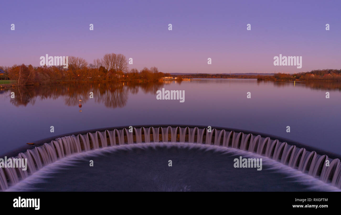 Lake weir hi-res stock photography and images - Alamy