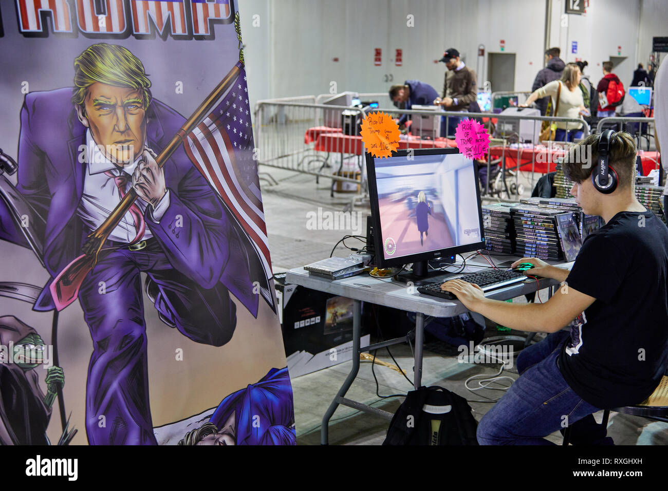 Vintage video game screen hi-res stock photography and images - Alamy