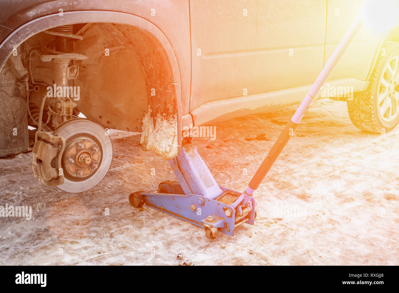 Close up process removing tire hi-res stock photography and images - Alamy