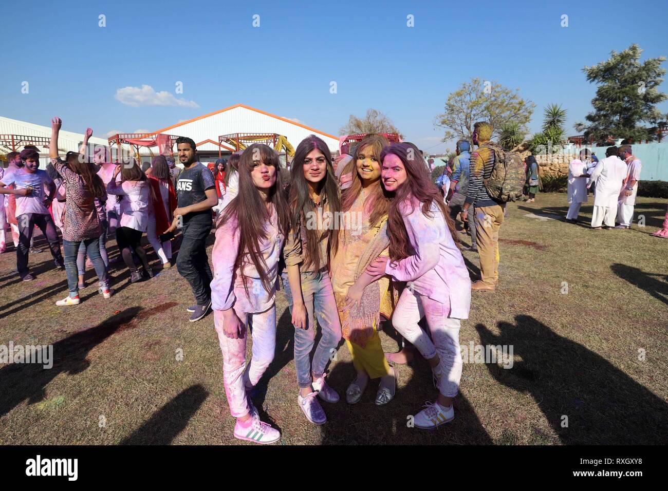 Islamabad, Pakistan. 9th Mar, 2019. Girls with colored faces pose for a ...