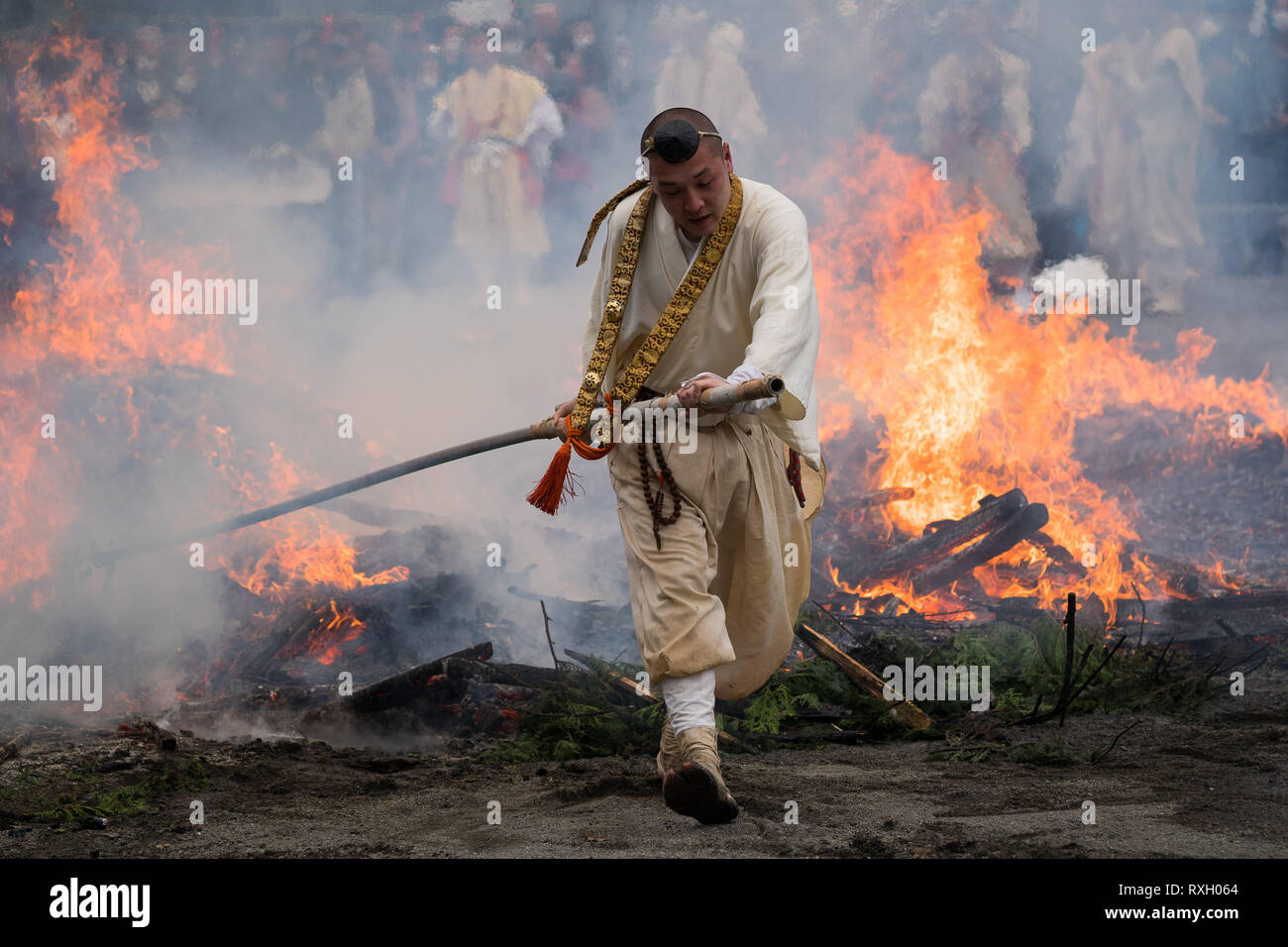 Tokyo, Japan. 10th March 2019. "Yamabushi" moves ashes with a long ...