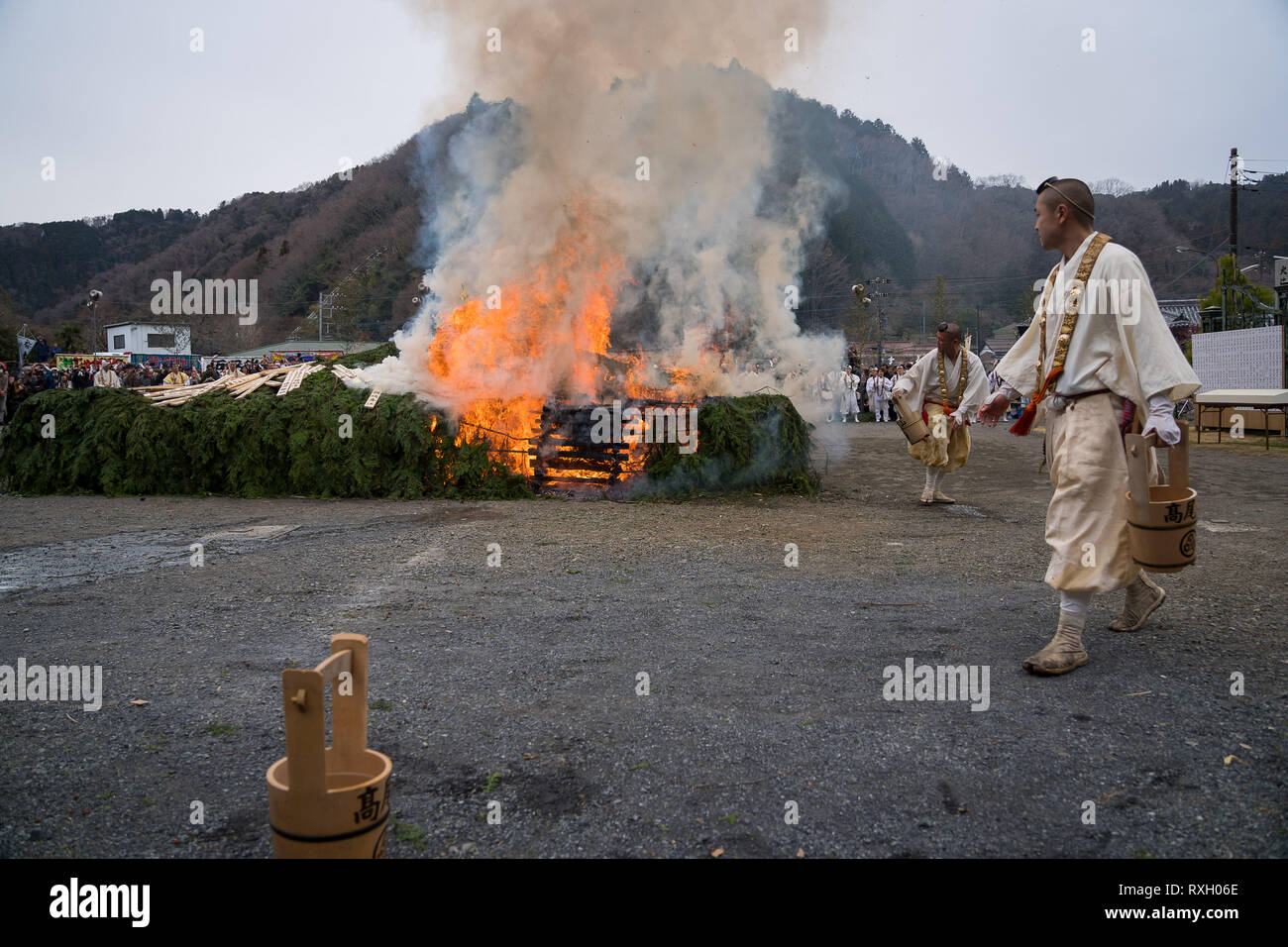 Mt takao fire walking festival hi-res stock photography and images - Alamy