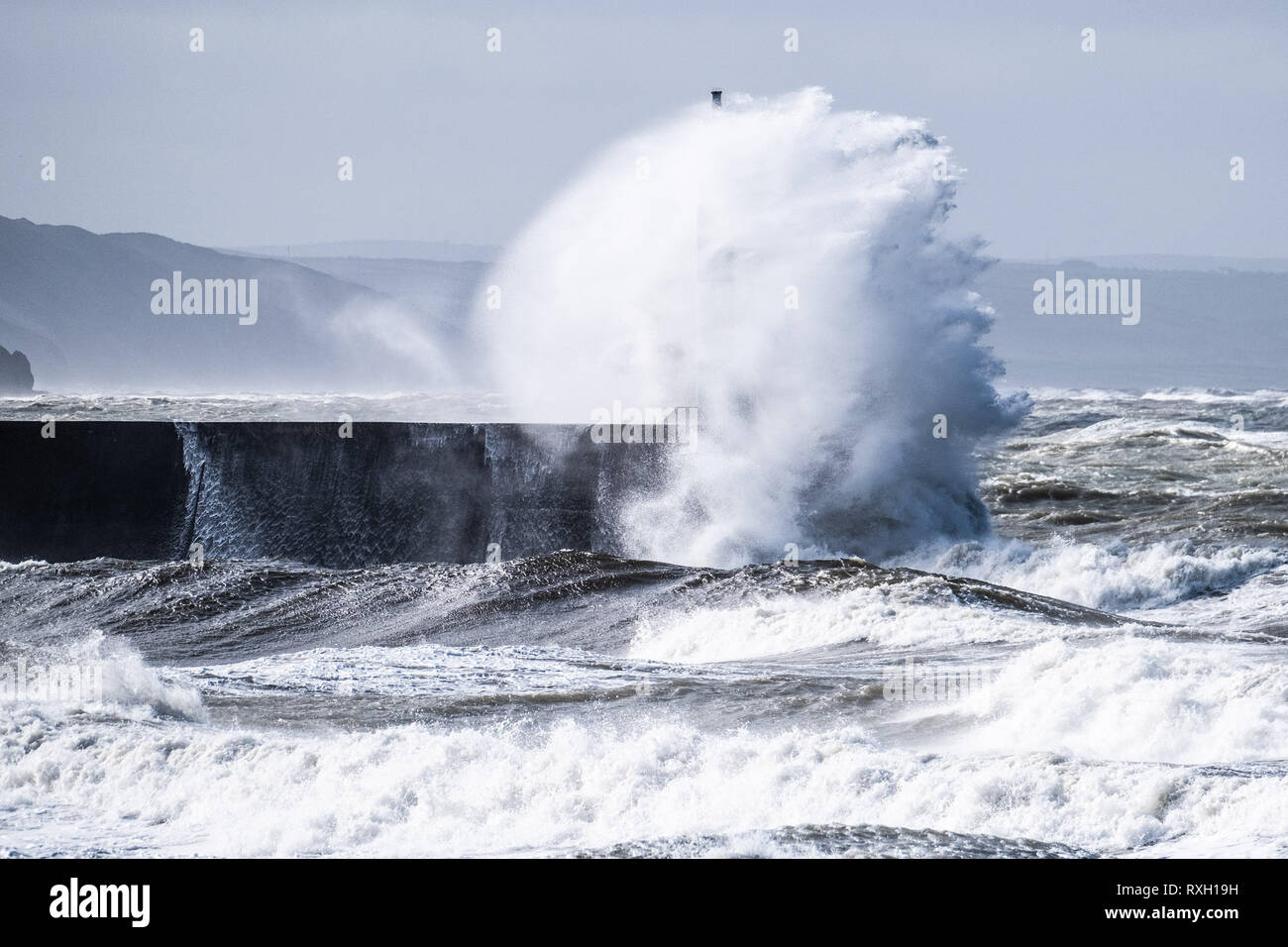 Wales, UK. 10th March 2019. UK Weather: Gale force westerly winds ...