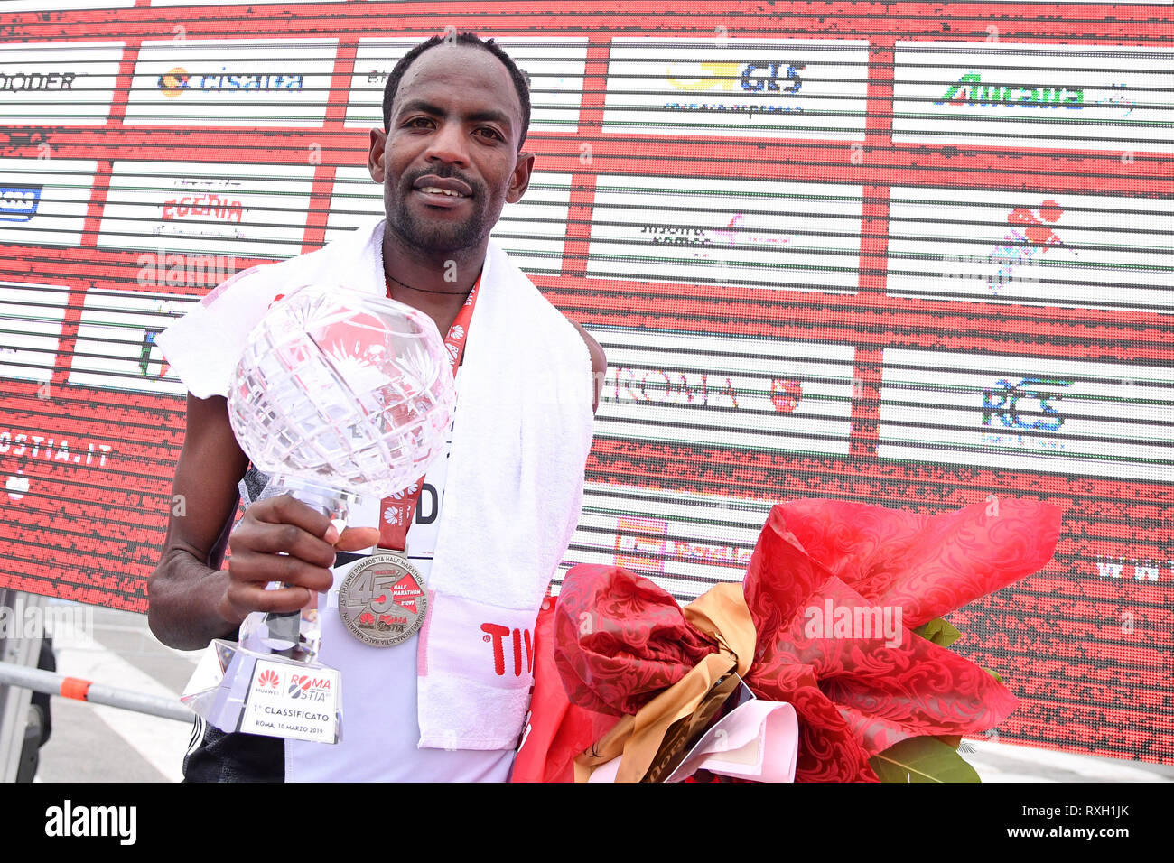 Mezza foto hi-res stock photography and images - Alamy