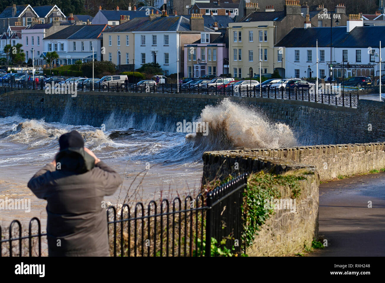 March high waves uk hi-res stock photography and images - Alamy