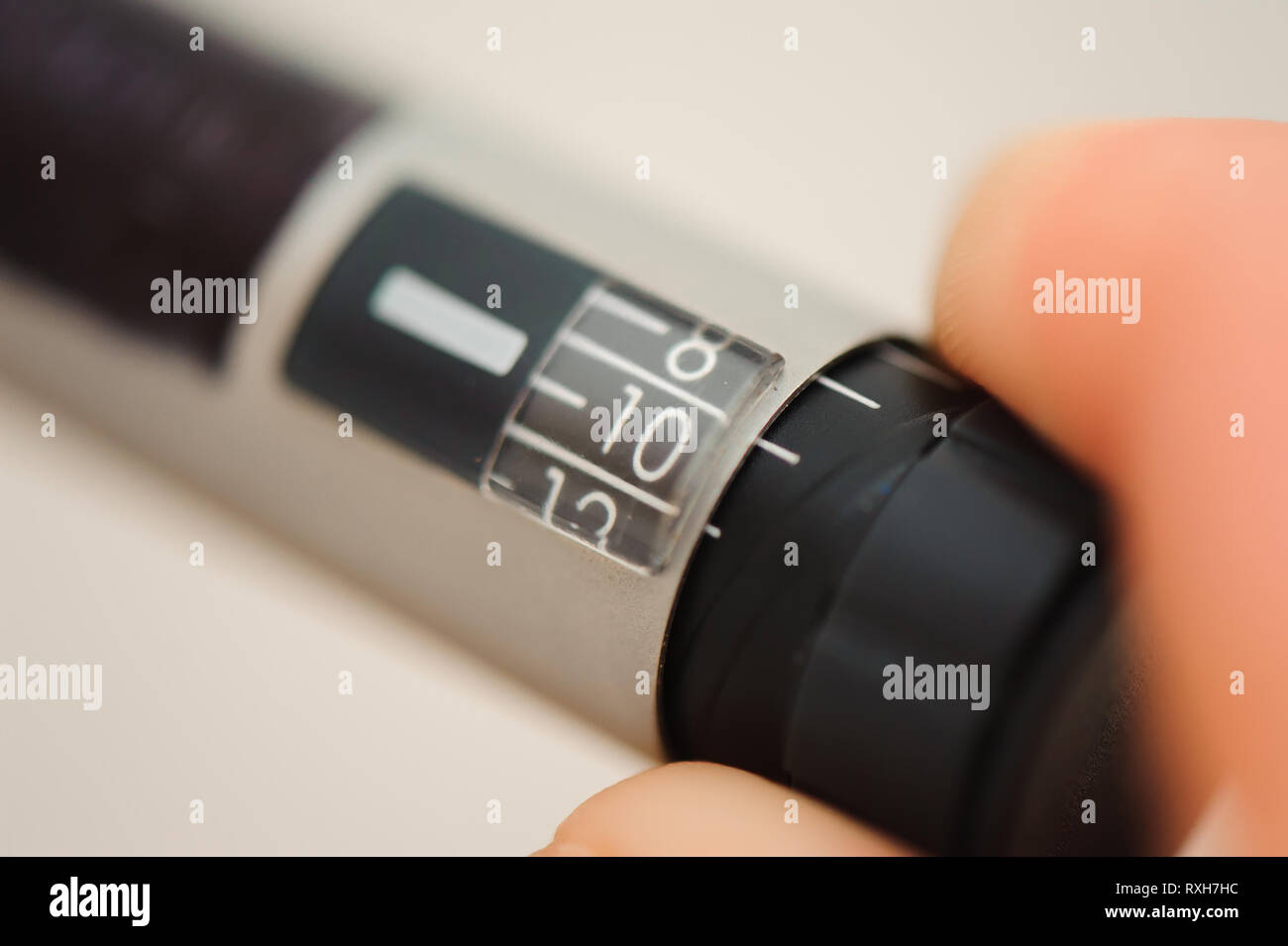 scale on the bottom of insulin pen, self injection medical equipment ...