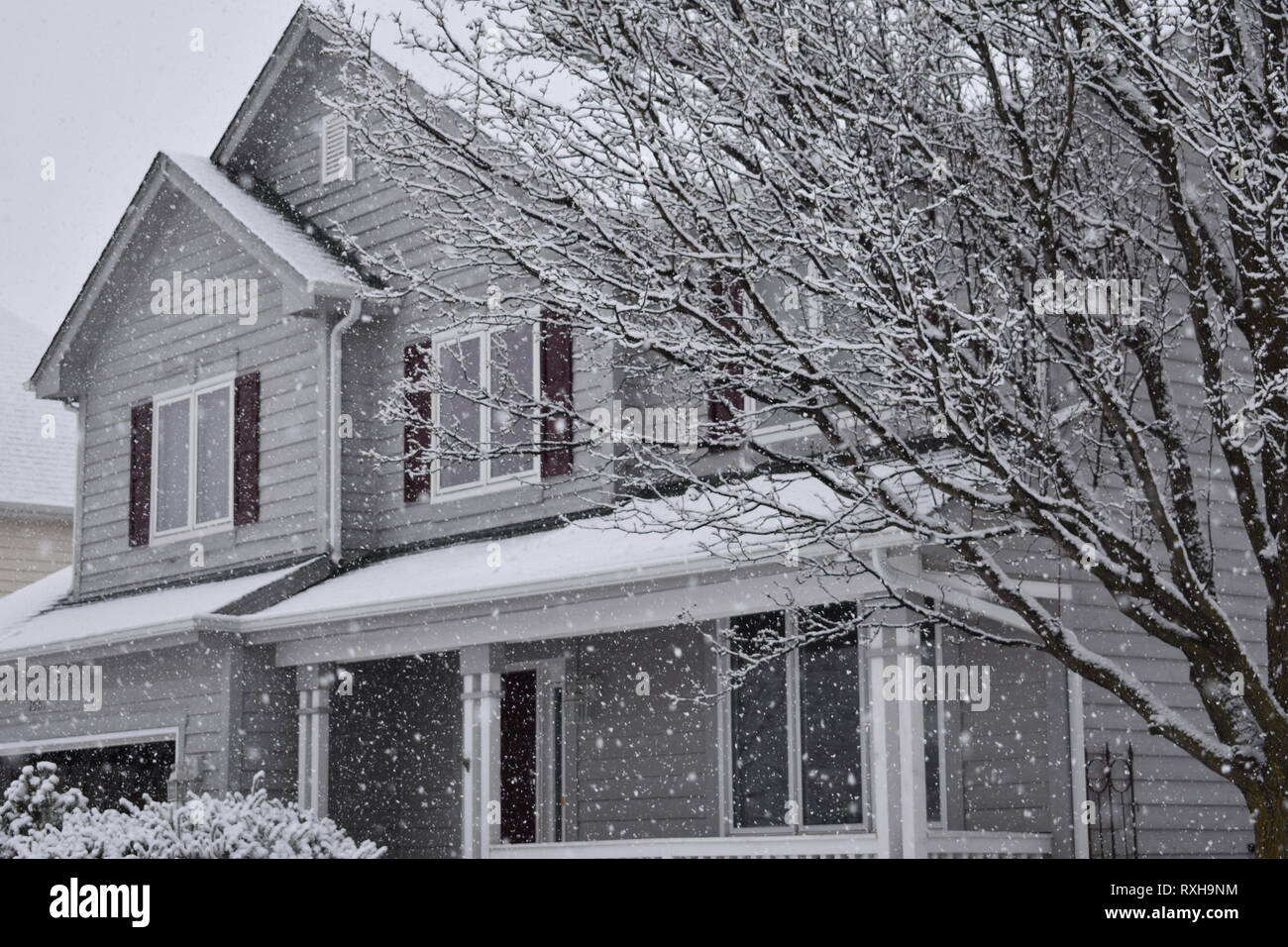 Inviting window snow hi-res stock photography and images - Alamy
