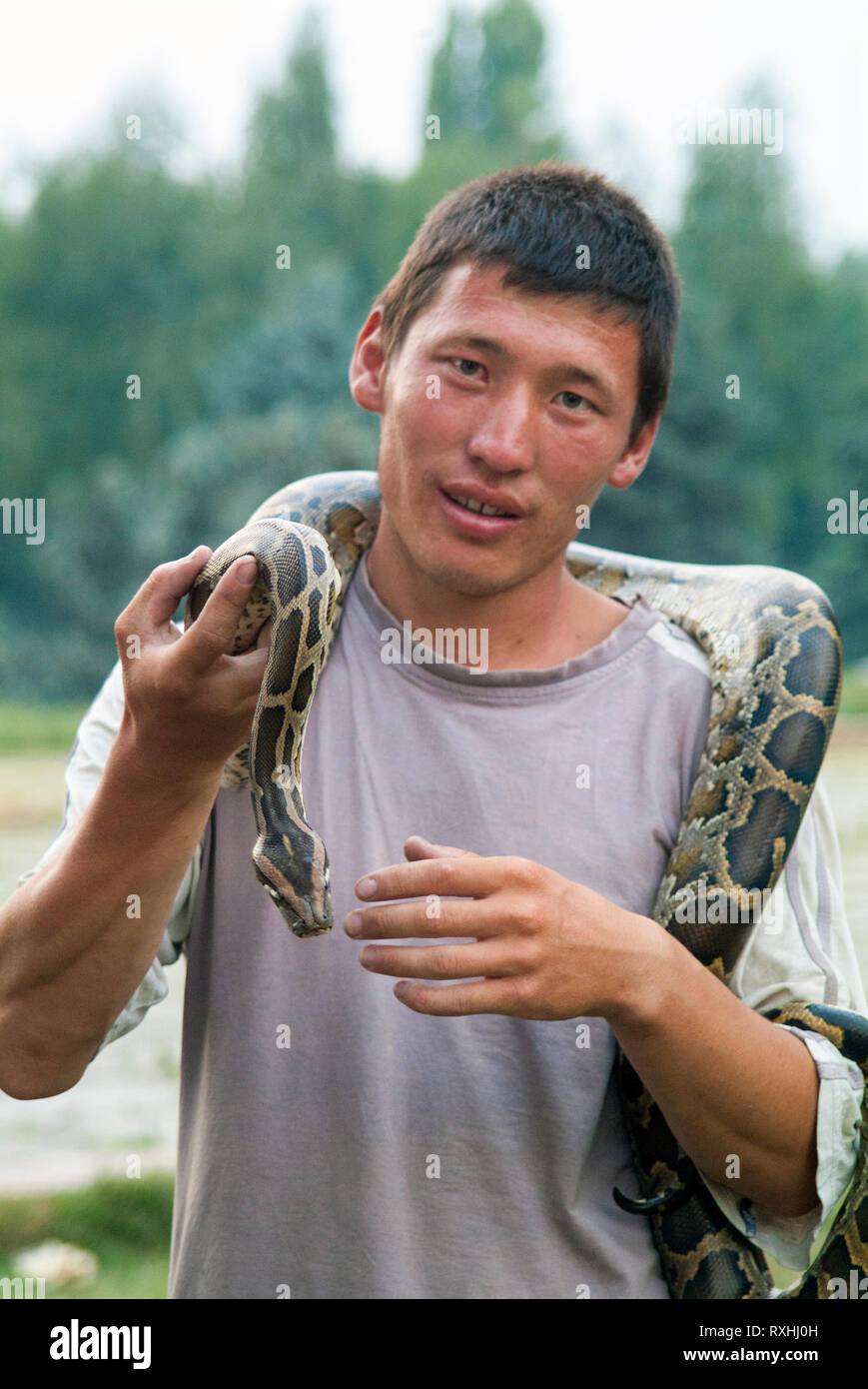 Snake charmer on streets hi-res stock photography and images - Alamy