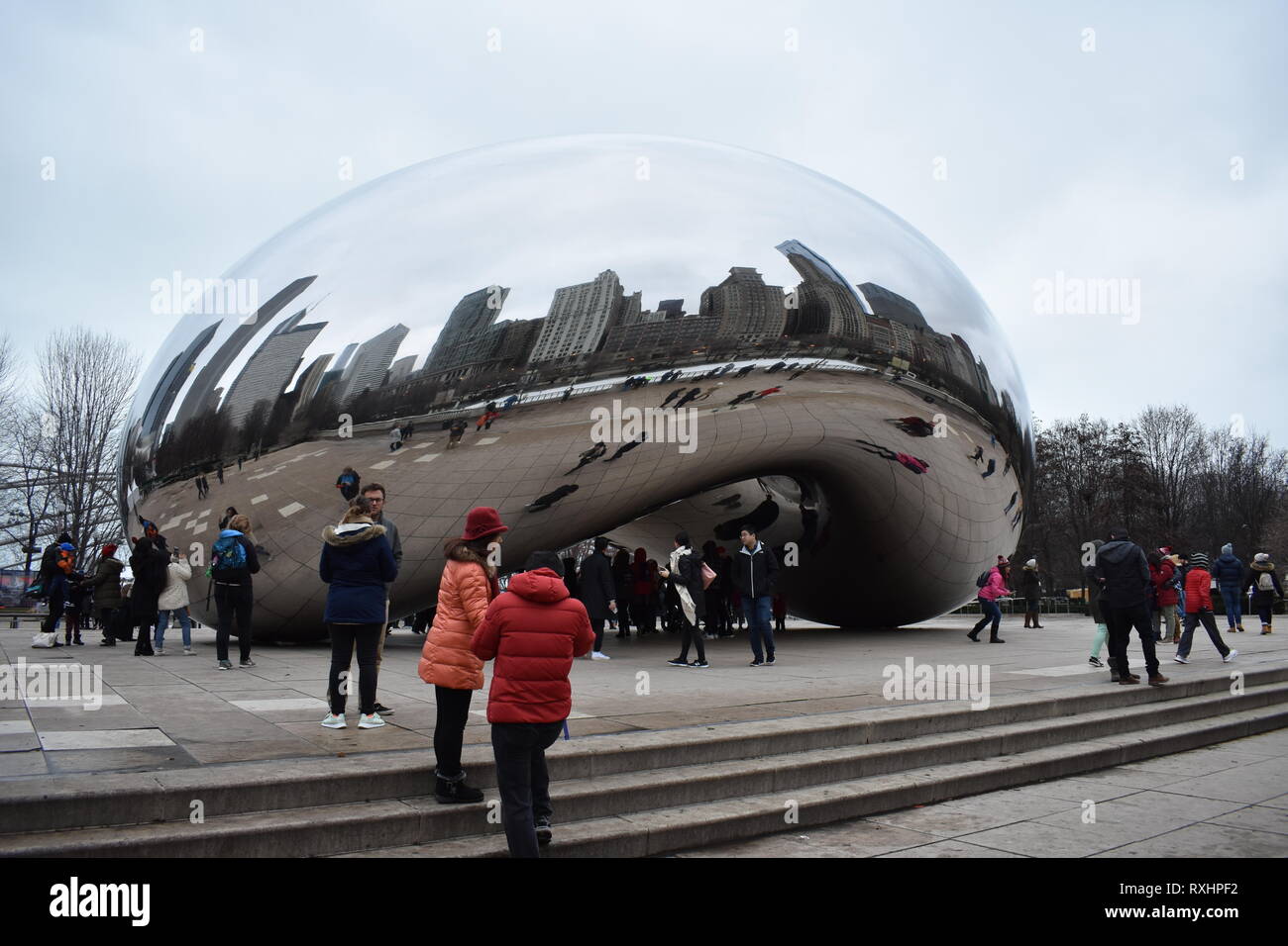 Reflective statue hi-res stock photography and images - Alamy