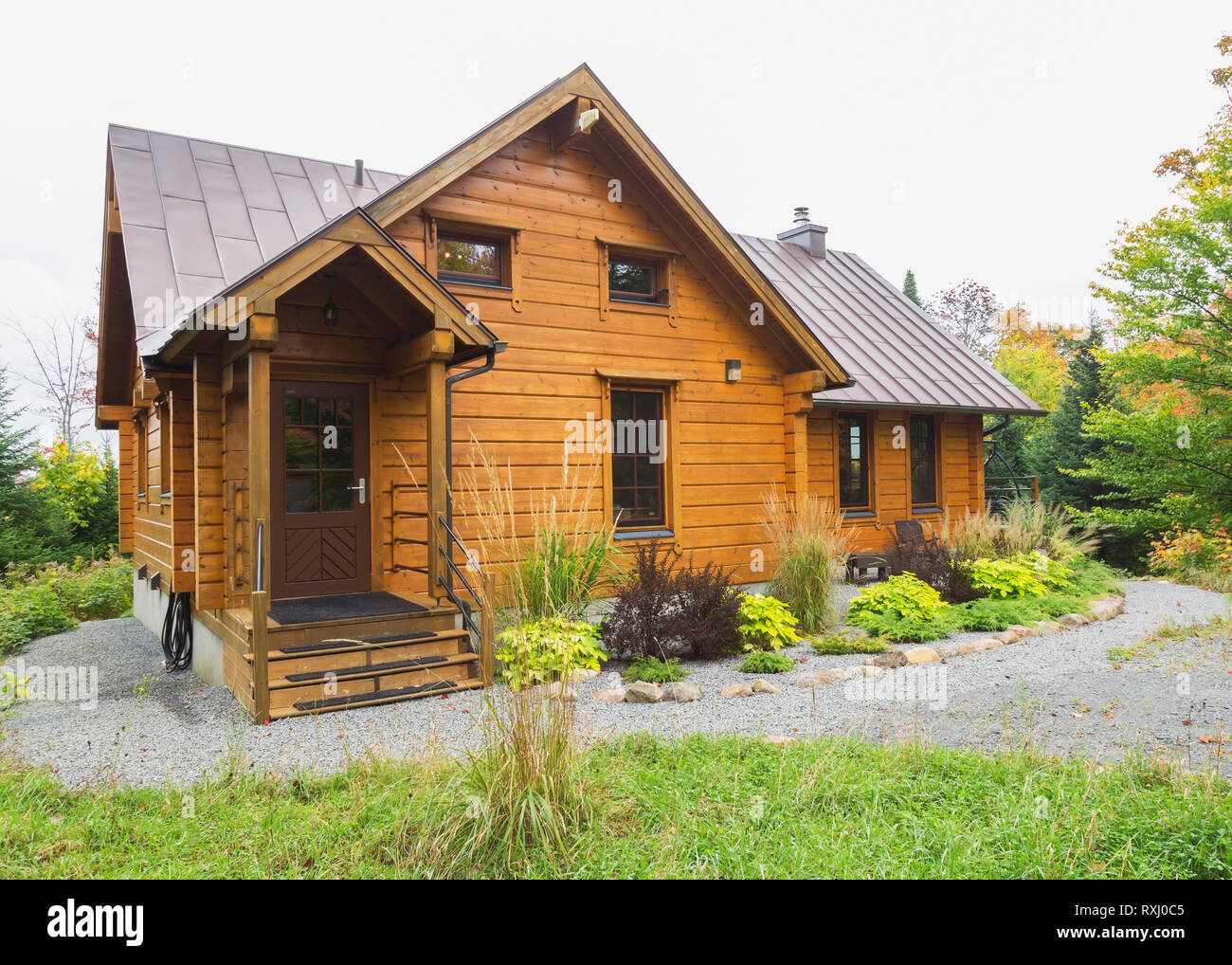 Scots pine log home hi-res stock photography and images - Alamy