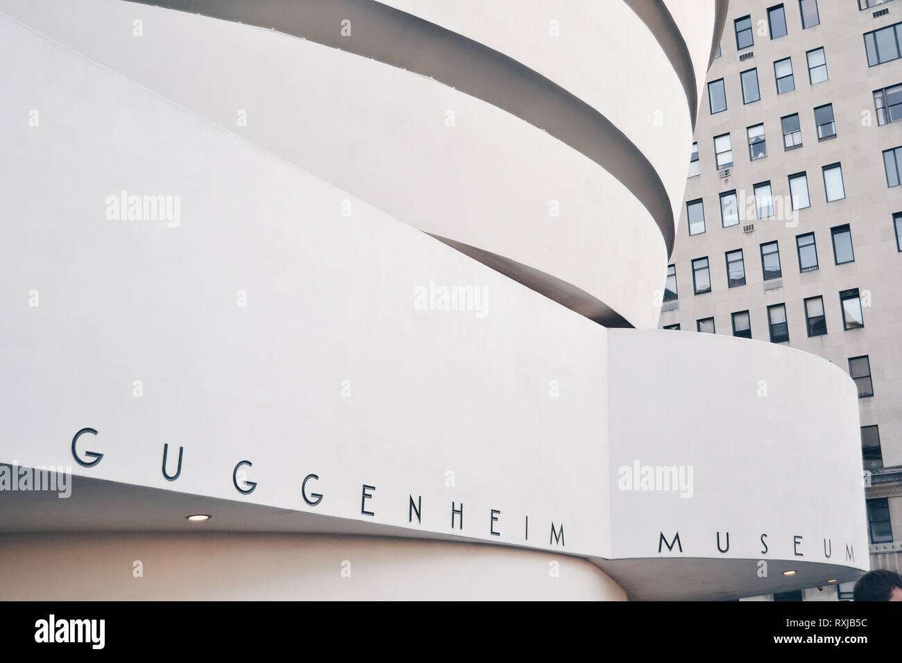 Spiral ramp at guggenheim museum hi-res stock photography and images ...
