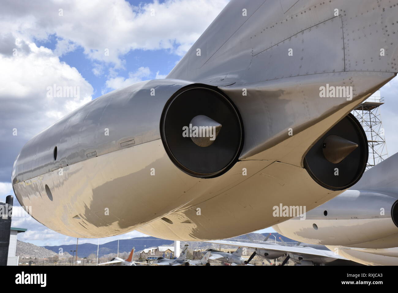 Five jet engines hi-res stock photography and images - Alamy