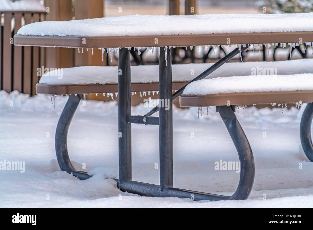 Snow covered table with seats in Eagle Mountain Stock Photo - Alamy