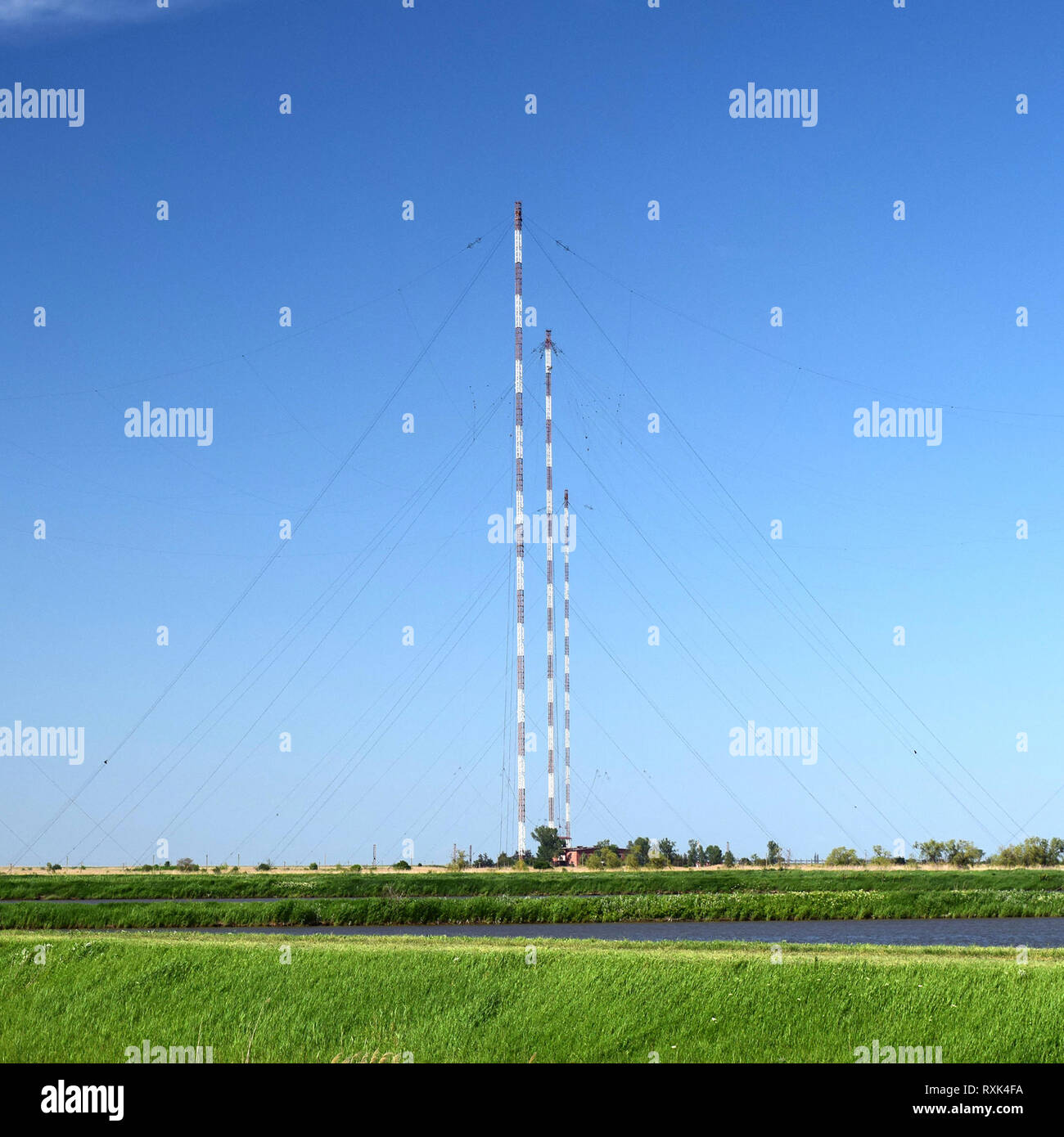 Aerial platforms for the transmission of radio waves in the longwave ...
