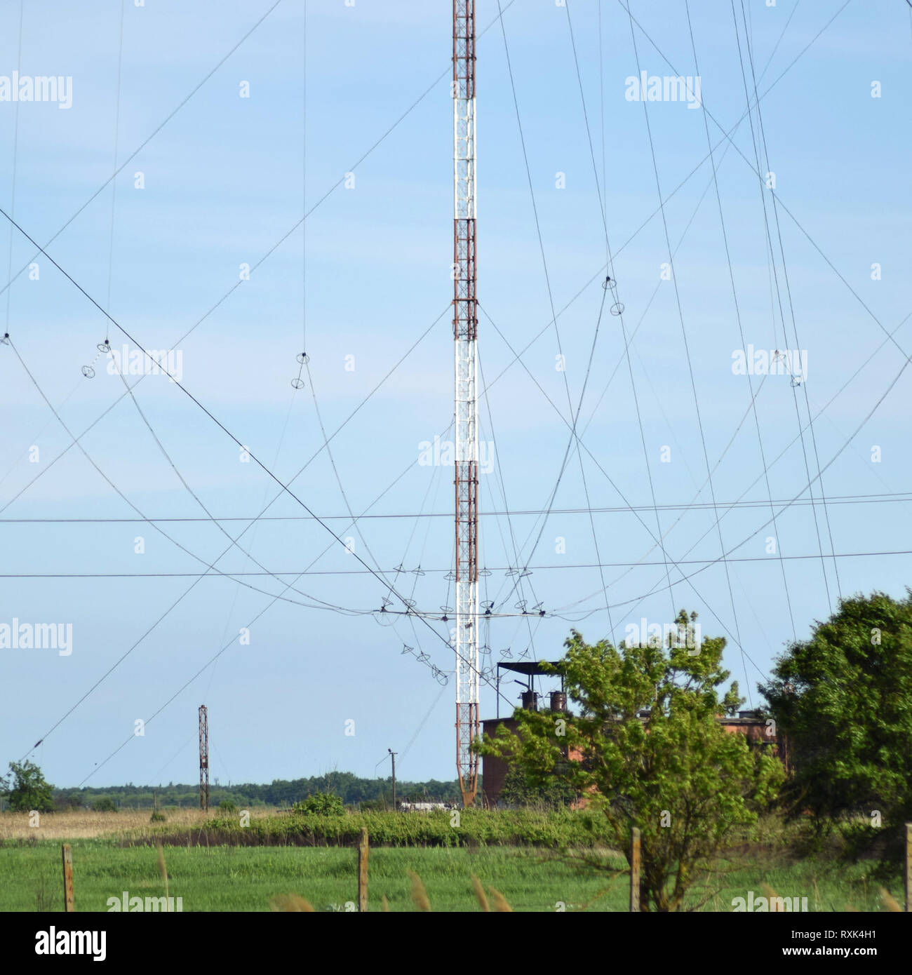 Aerial platforms for the transmission of radio waves in the longwave ...
