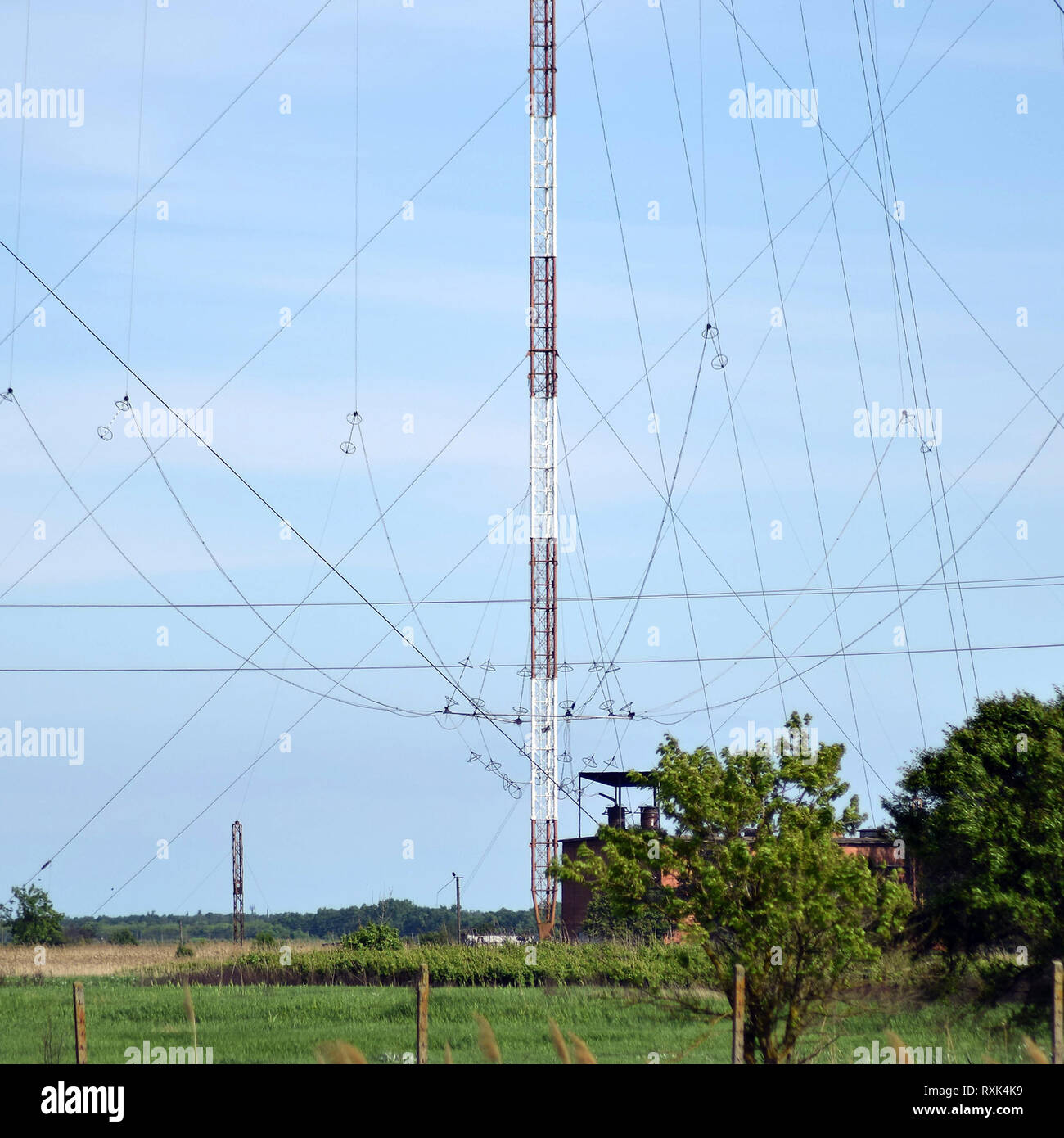 Aerial platforms for the transmission of radio waves in the longwave ...
