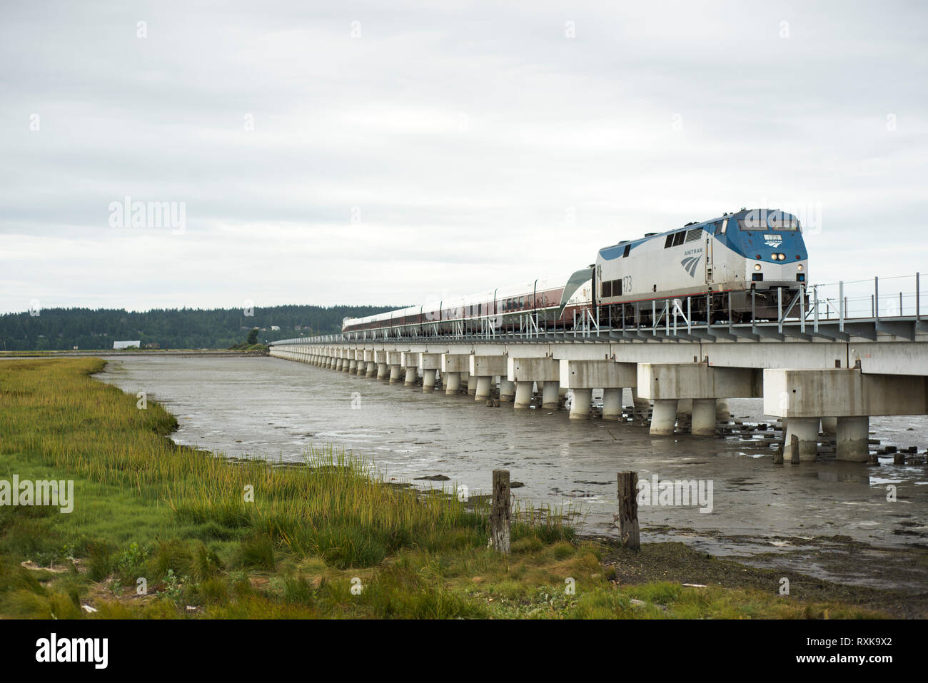 Amtrak cascades train hi-res stock photography and images - Alamy