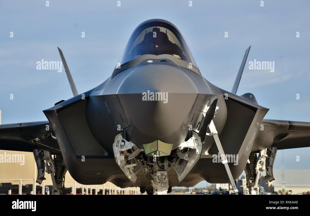 A U.S. Air Force F-35 Joint Strike Fighter (Lightning II) jet at Davis ...
