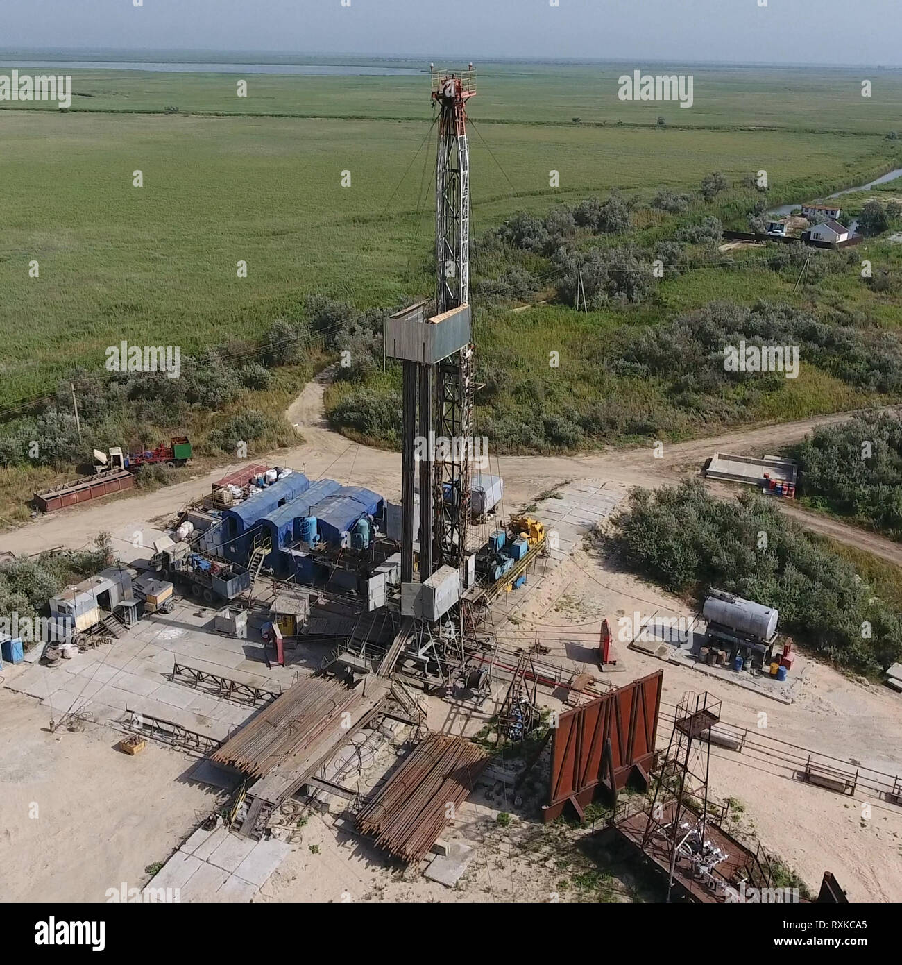 Oil rig elevator hi-res stock photography and images - Alamy