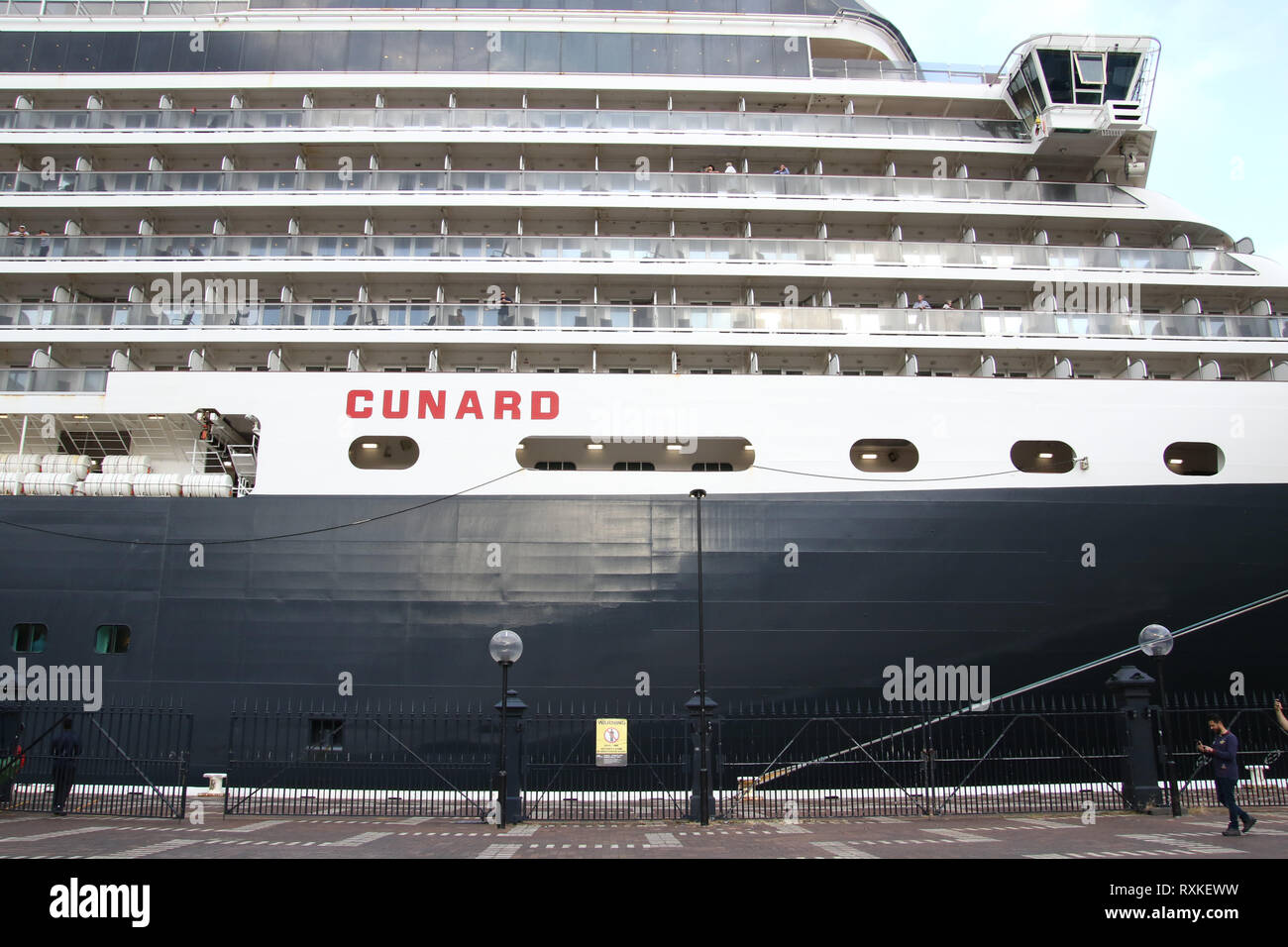 The Queen Elizabeth cruise ship operated by the Cunard Line, moored at ...