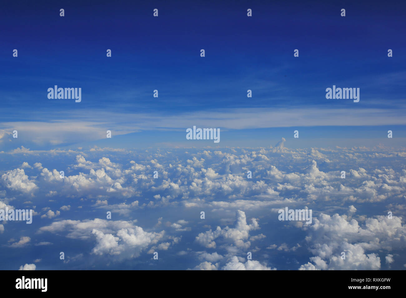 clouds skyline blue sky Stock Photo - Alamy