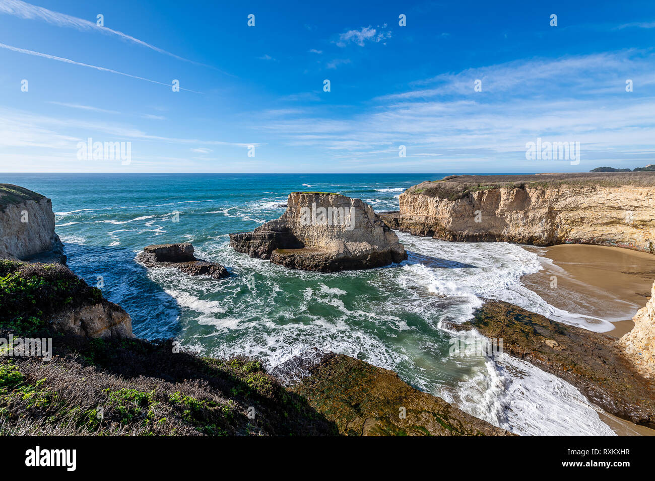 High tide at Shark Fin Cove Stock Photo - Alamy