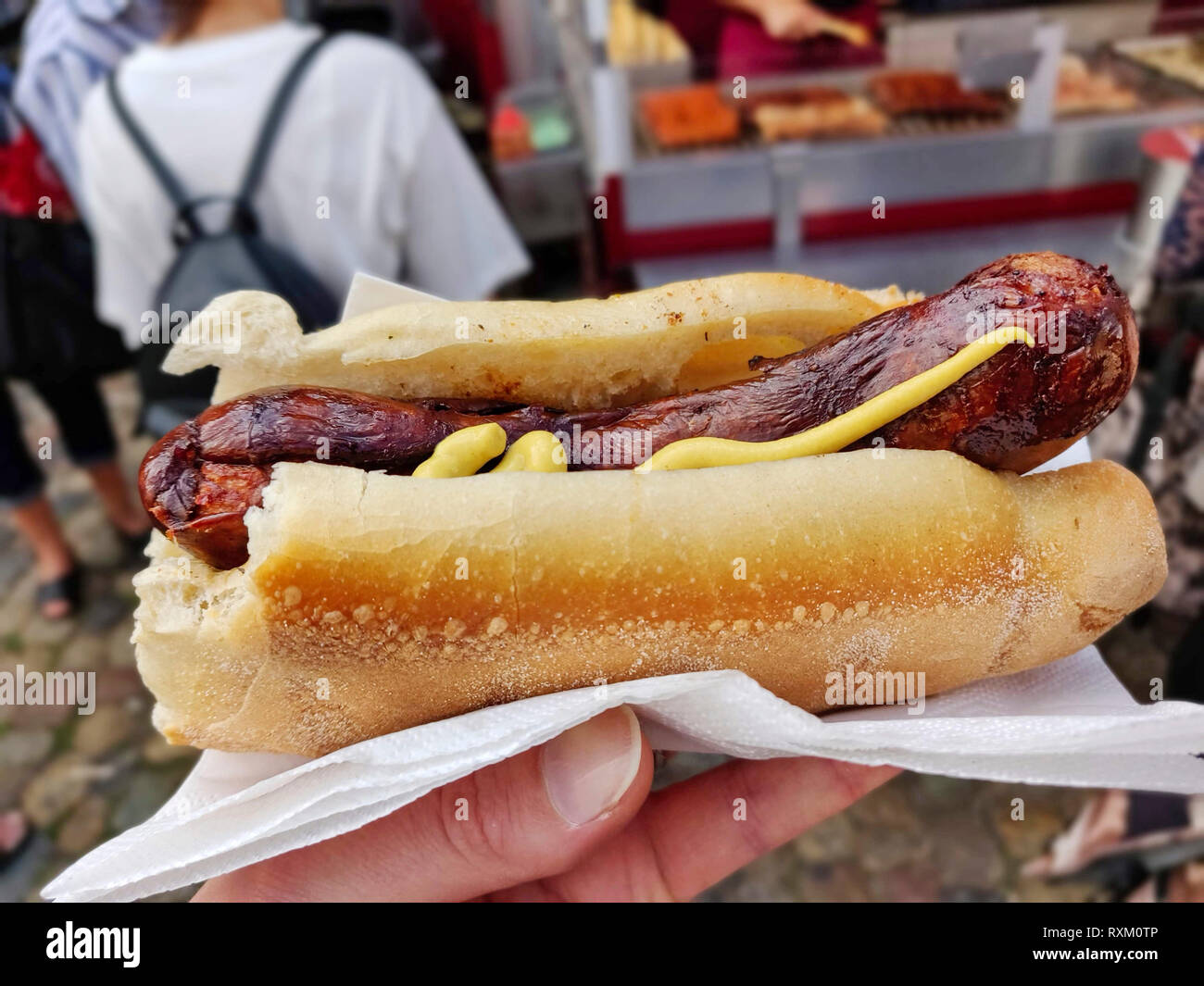 Eating a traditional German bratwurst on a market Stock Photo - Alamy