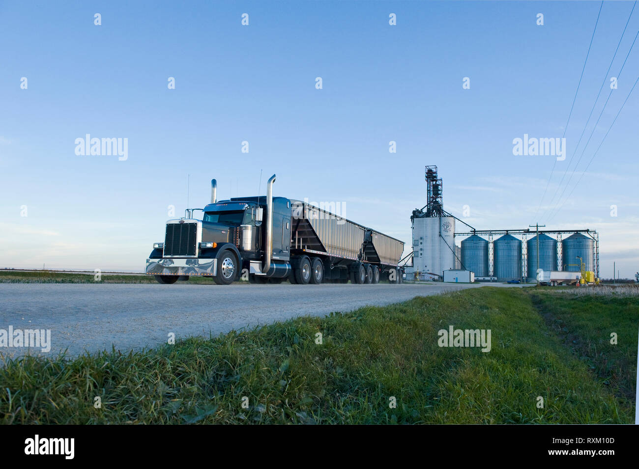 Truck unloading grain bins hi-res stock photography and images - Alamy