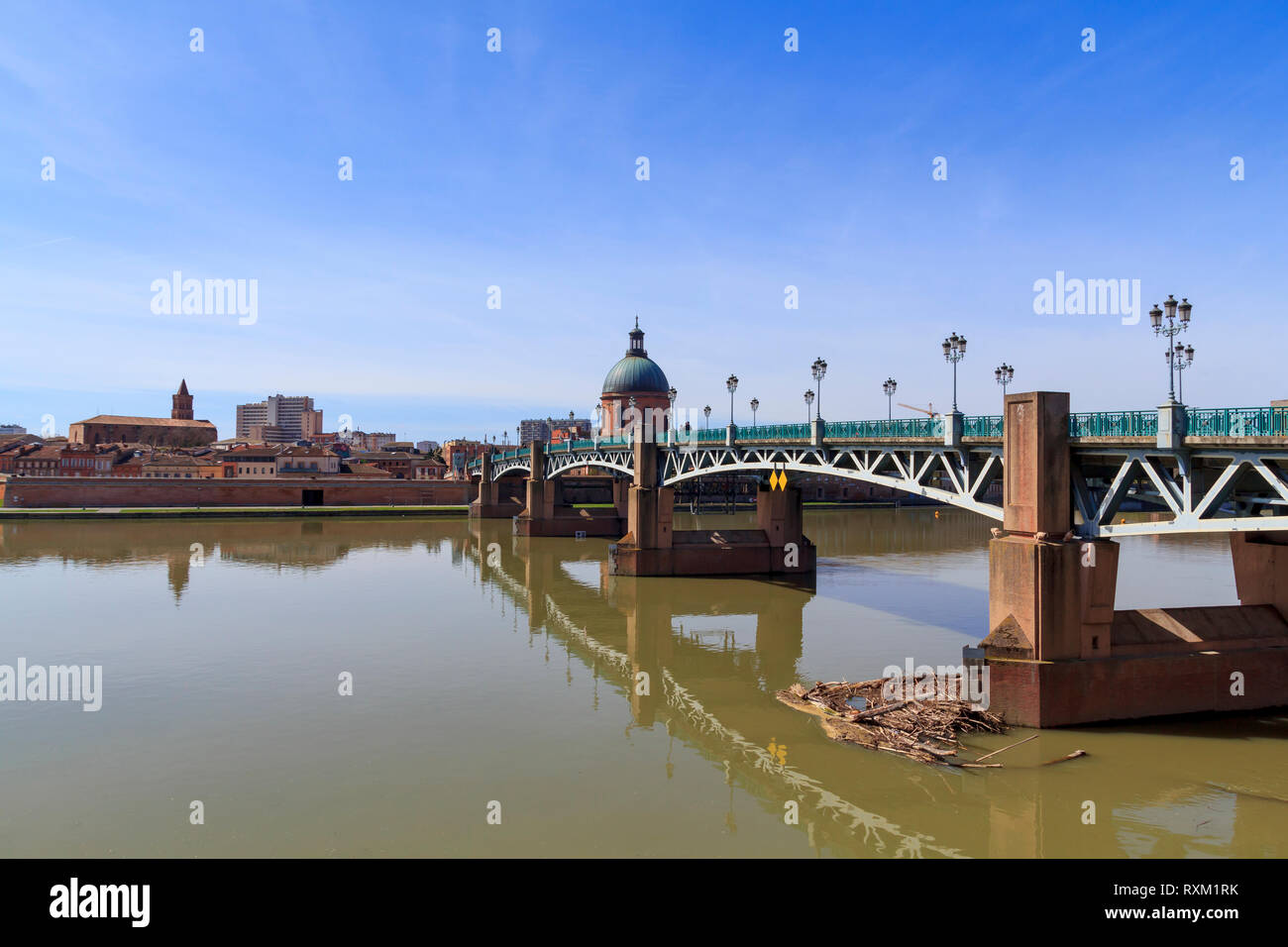 Saint pierre bridge toulouse hi-res stock photography and images - Alamy