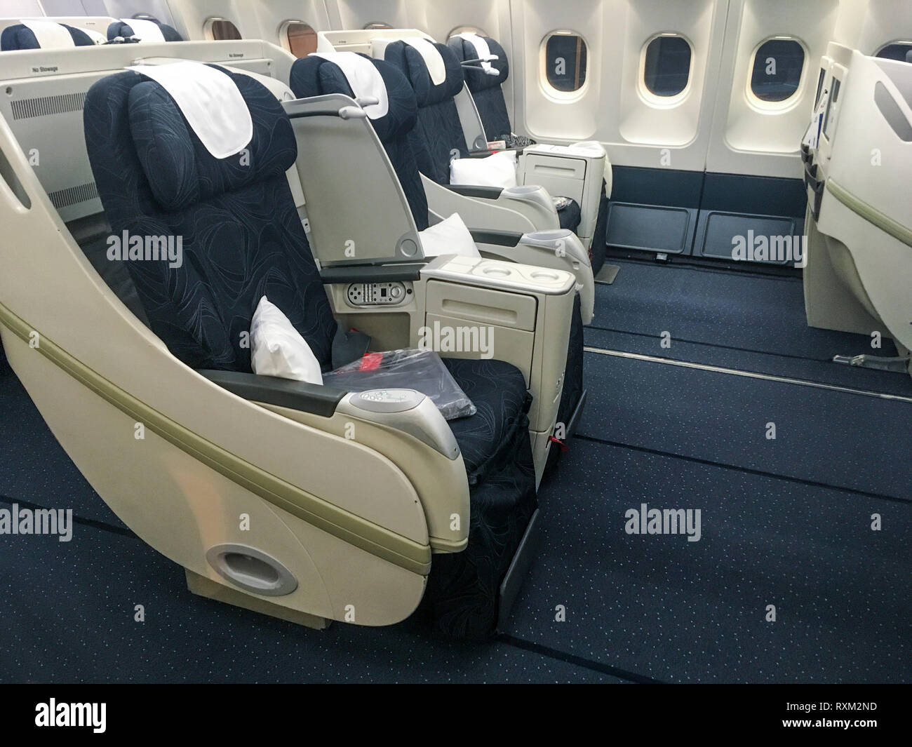 Business class seat hi-res stock photography and images - Alamy