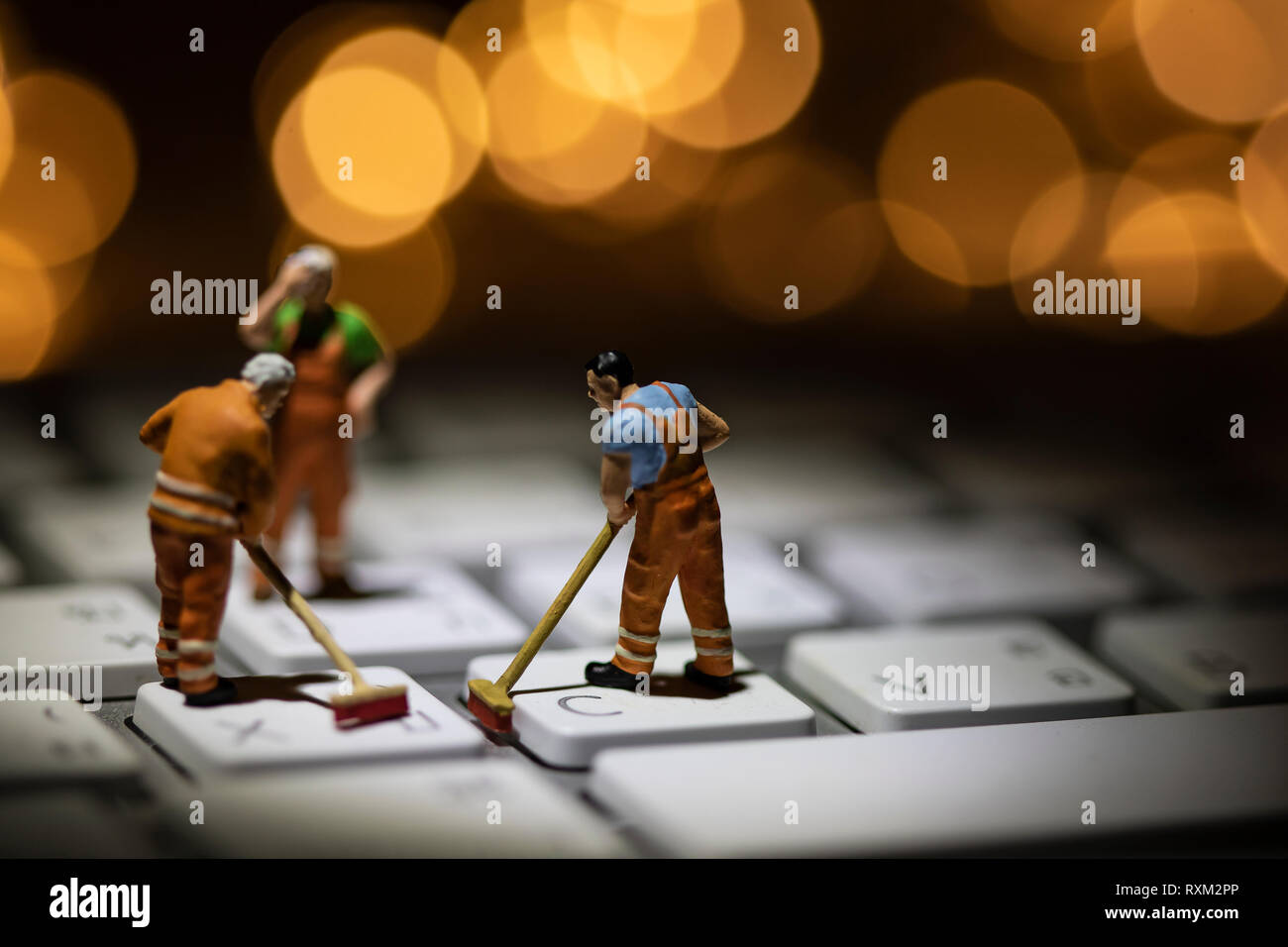 Miniature people hi-res stock photography and images - Alamy