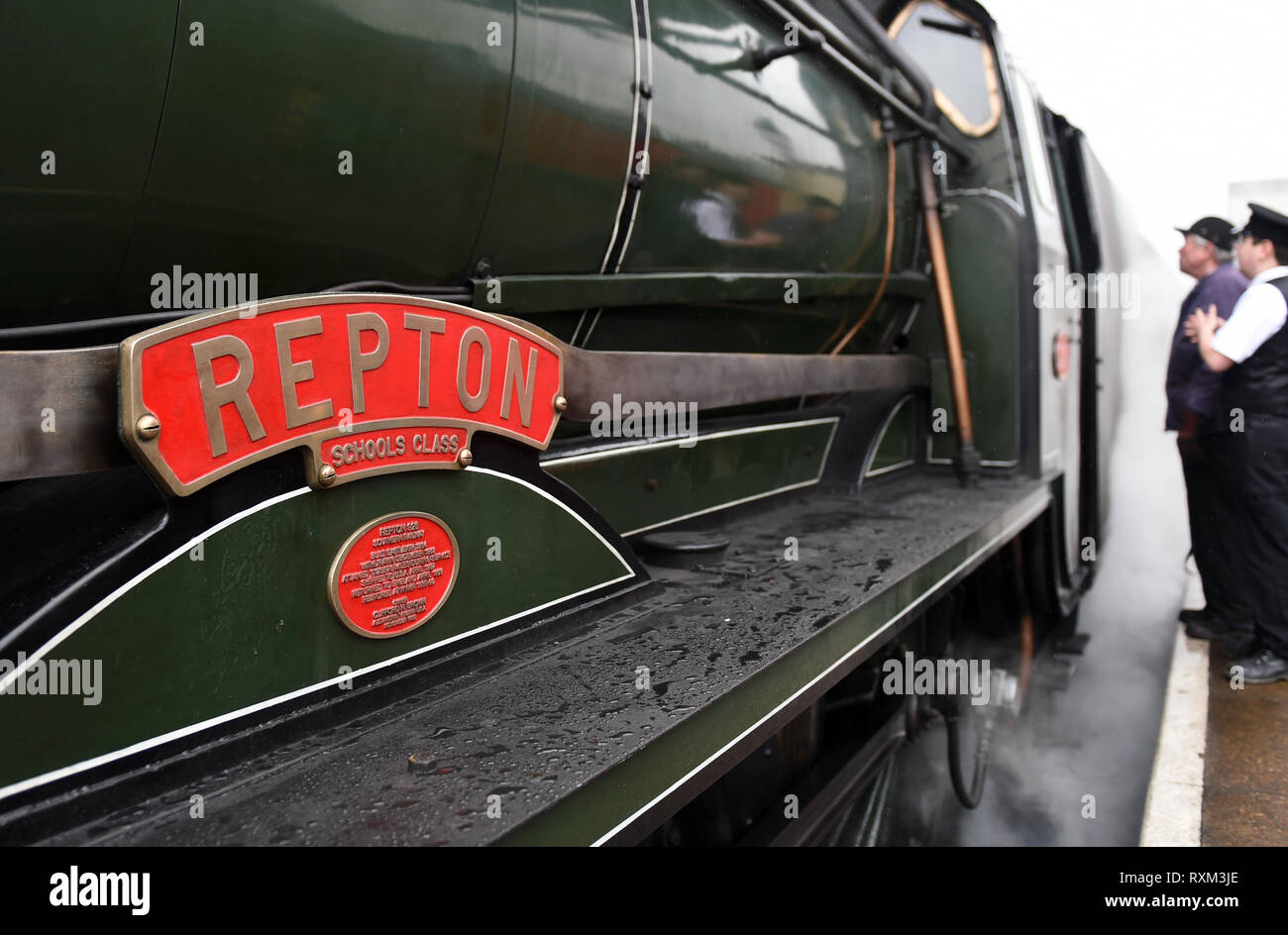 Steam locomotive 926 Repton on the platford at Wansford during the ...