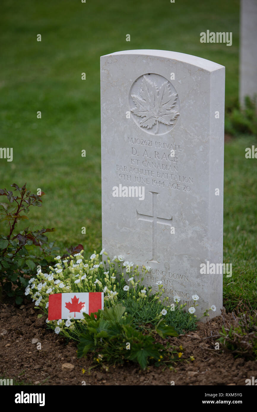 Flag canadian cemetery hi-res stock photography and images - Alamy
