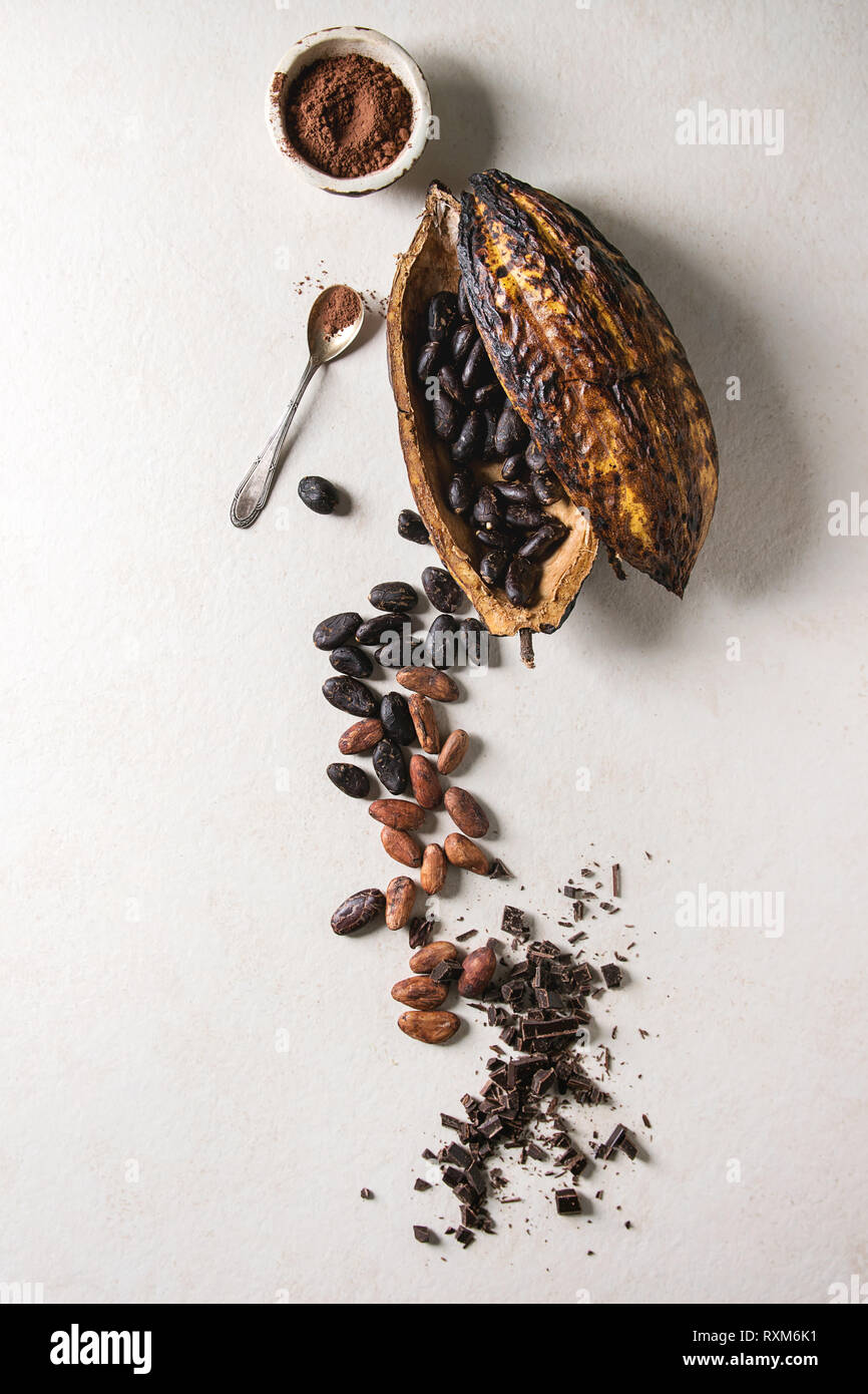 Variety of cocoa beans Stock Photo - Alamy