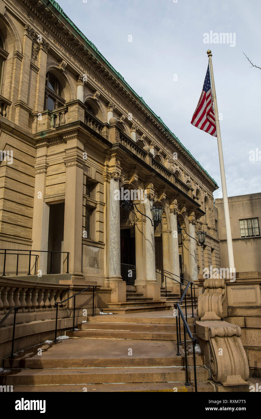 Large libraries hi-res stock photography and images - Alamy